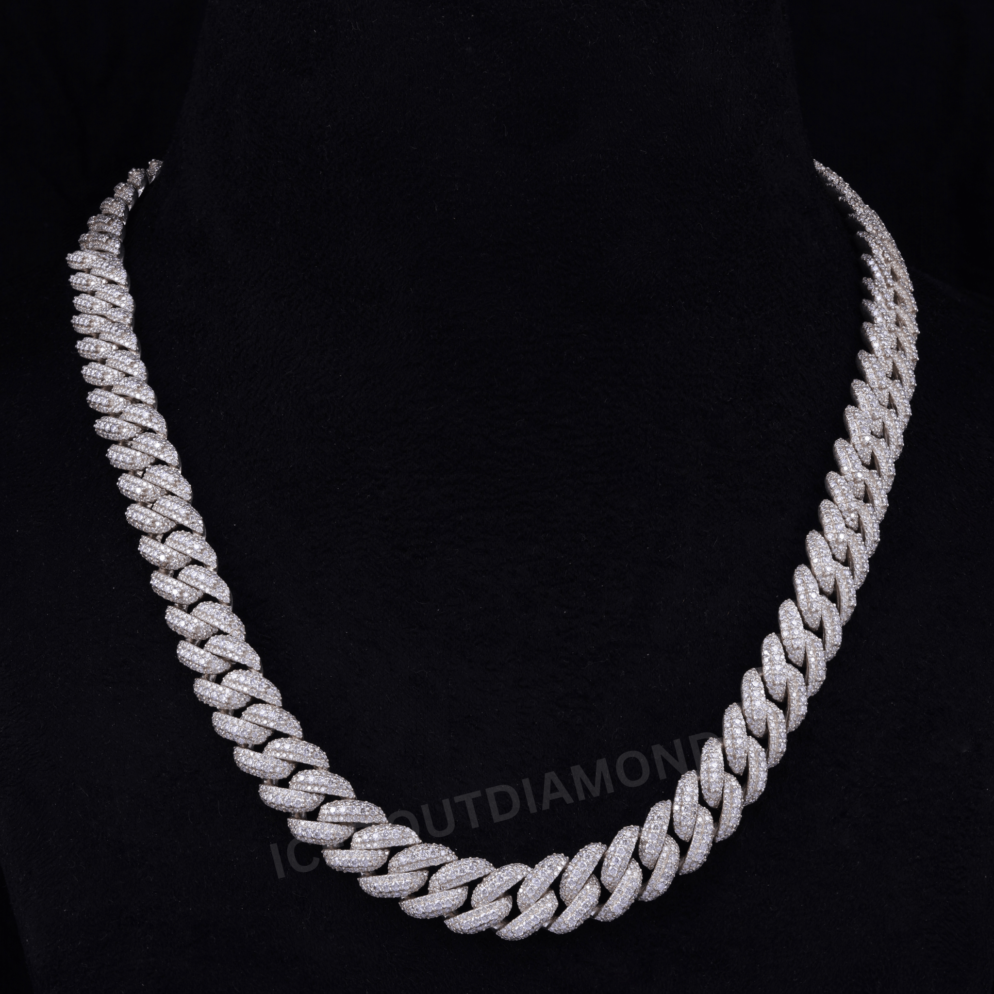 Diamond iced out cuban chain store
